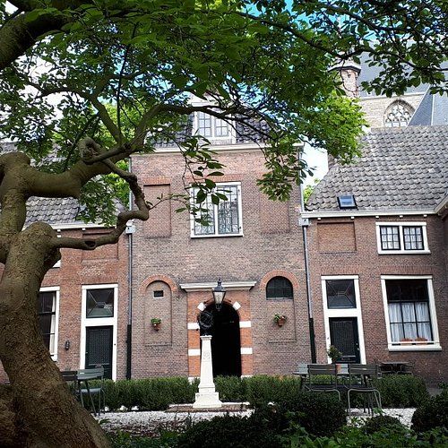 Culture and History tour in Leiden. Leiden, University and Museum route ...