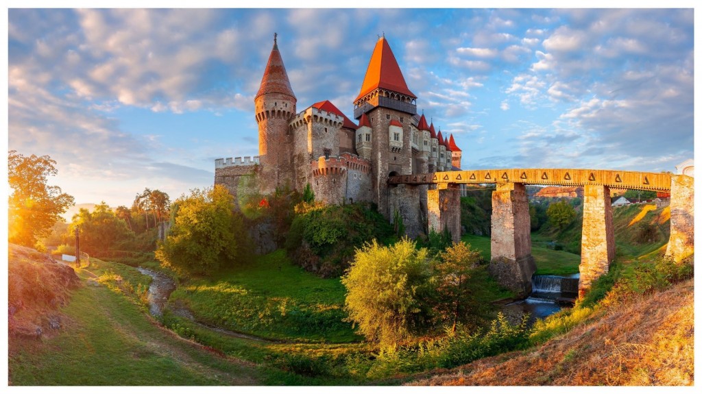 Excursion in Oradea. Corvin castle 1 day tour from Oradea with air ...
