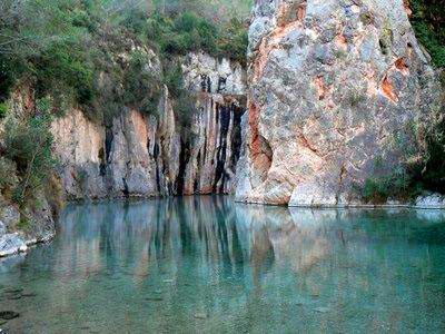 Sightseeing Nature tour in Valencia. Montanejos Hot Springs Shore ...